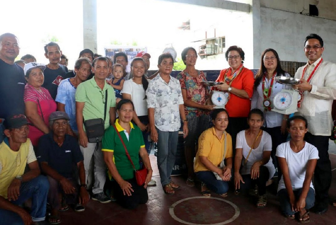 BFAR-6 distributes equipment to fisherfolk from 15 Antique ...
