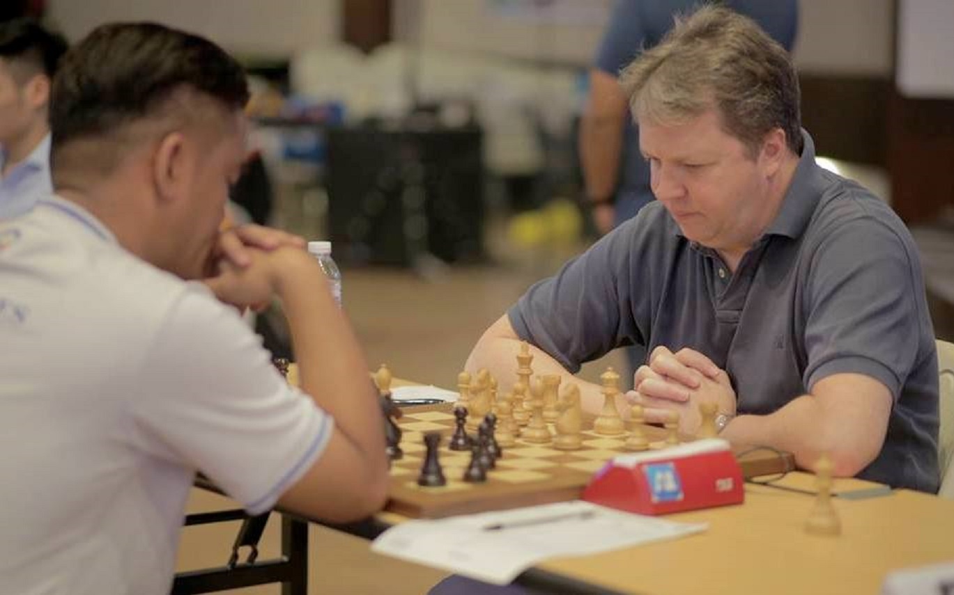 English Grand Master remains in front of the competition - Watchmen ...
